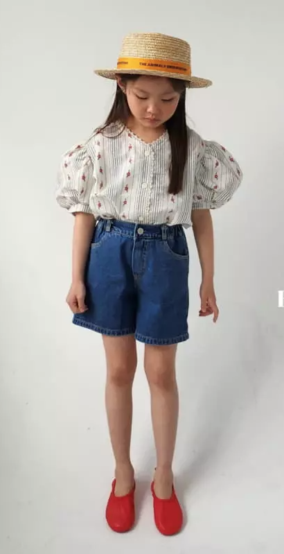 Red Embroidery Blouse – Moonlight